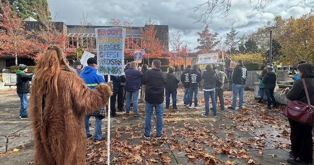 Striking Bigfoot Beverages, Franz Bakery workers join forces for ...