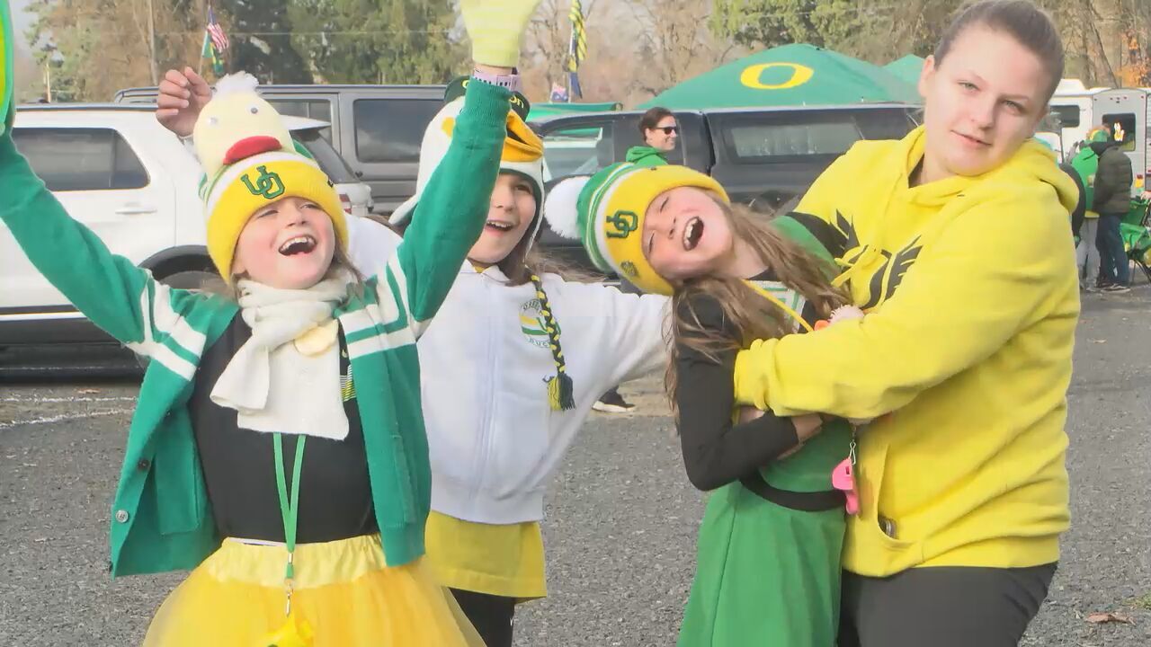 Duck fans tailgate ahead of their final season game against the Huskies ...