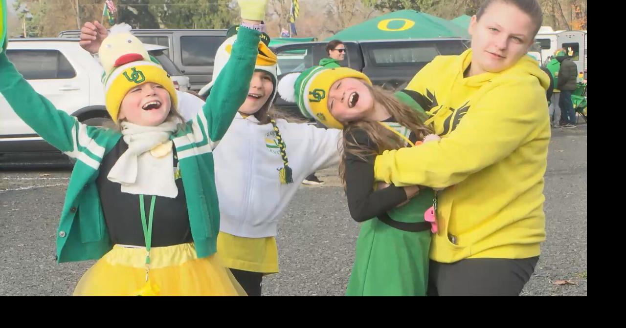 Duck fans tailgate ahead of their final season game against the Huskies ...