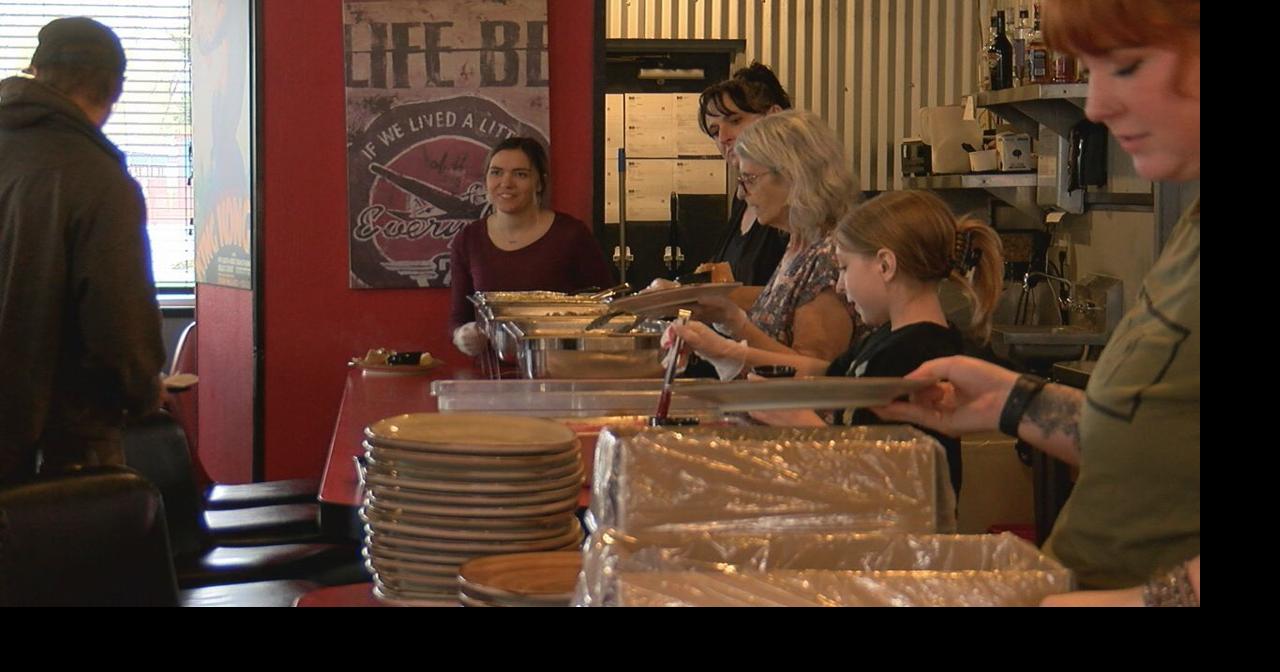 Springfield restaurant hosts Thanksgiving meal for community, collects ...