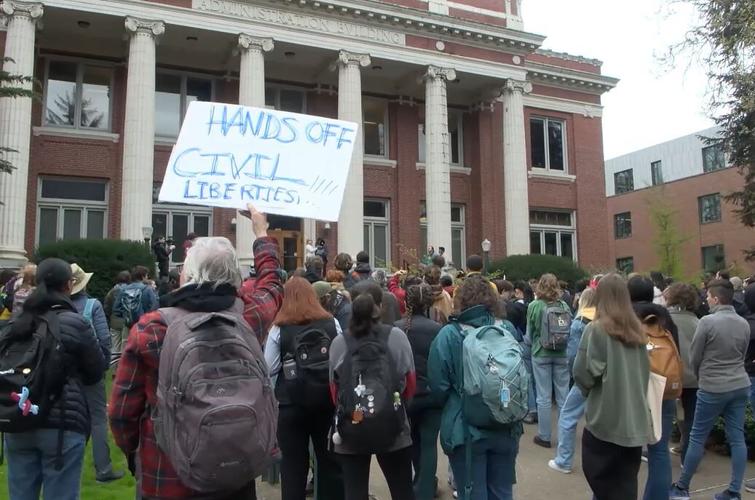 University of Oregon students call for sanctuary status, protection of ...