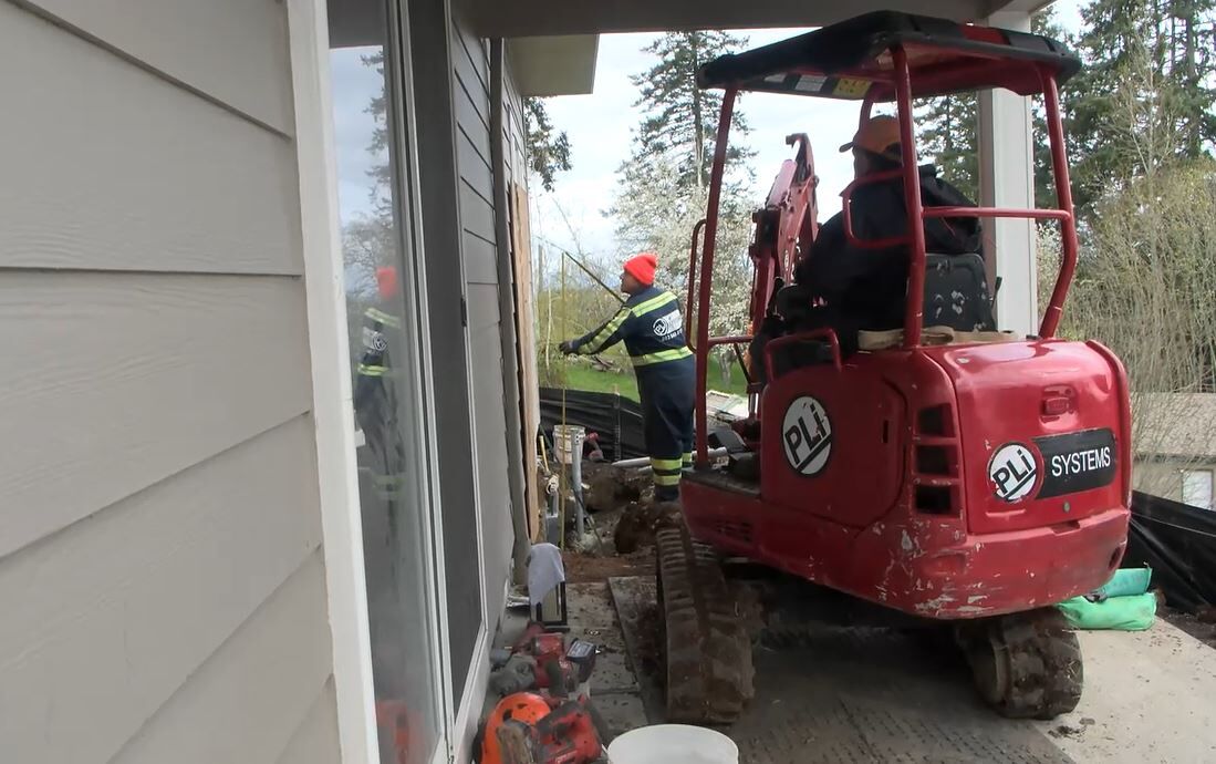 Three homes forced to evacuate after sliding down cliff in Eugene’s ...