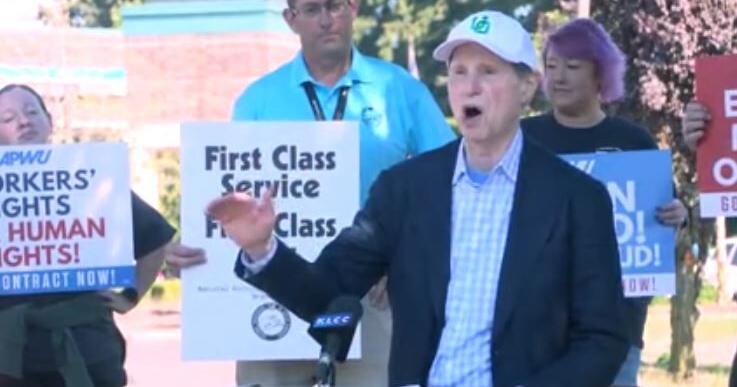 Postal workers hold rally in protest of distribution center ...