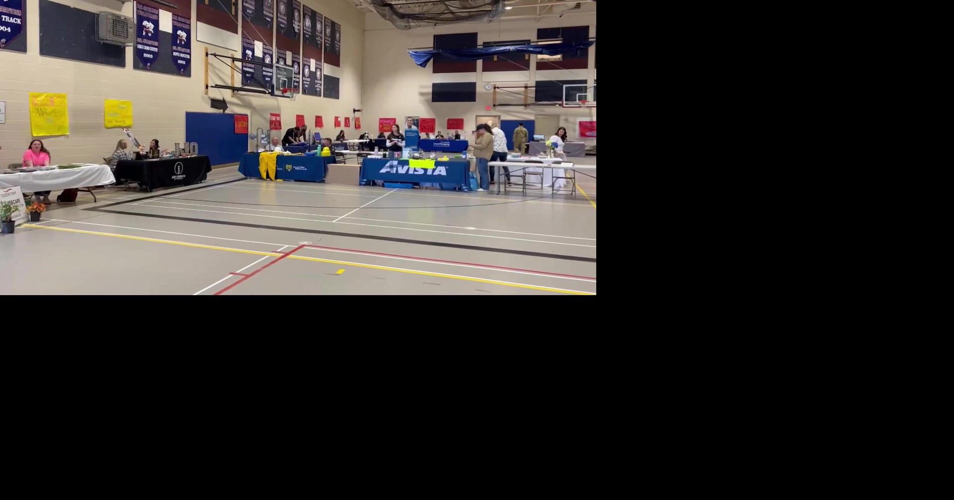 Students try 'teleprompter challenge' at Mead School District 7th Grade ...