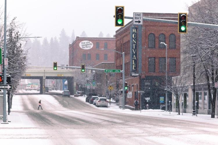 Widespread snow to start off the week | Weather | khq.com