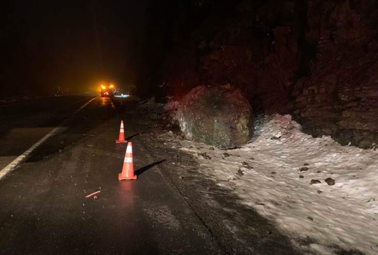 Rockslide on US-195 south of Hatch Road quickly cleared by WSDOT crews ...