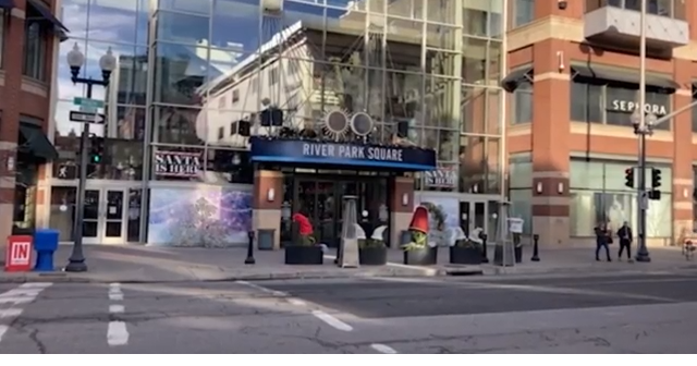 Last minute shoppers packing malls and stores | Spokane News | khq.com