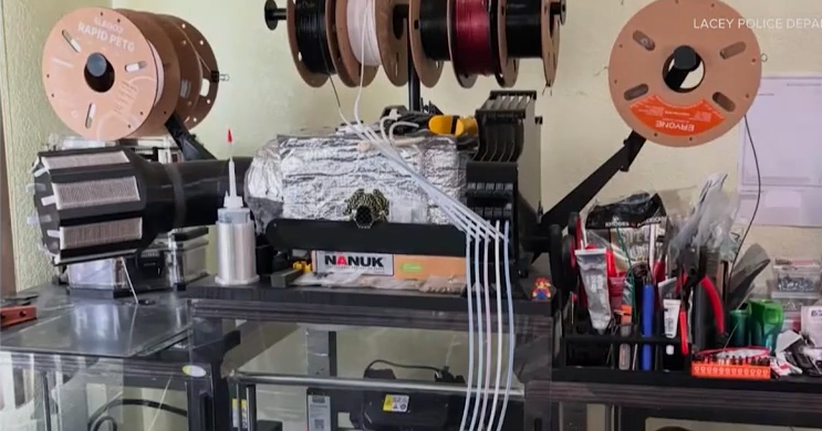 Man arrested for making illegal 3D-printed guns, threatening police in ...