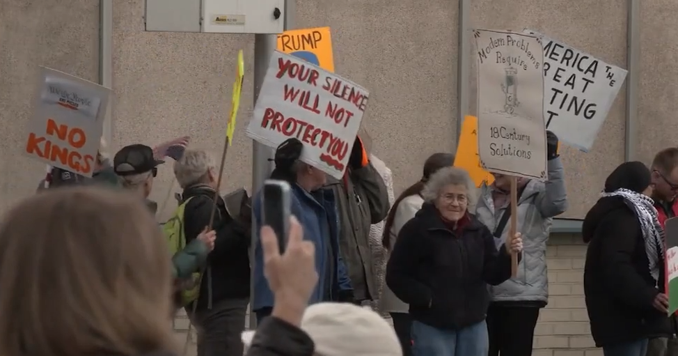 Federal workers protest job cuts in Wenatchee | Spokane News | khq.com