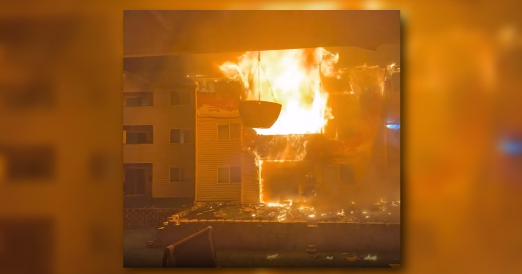 2 injured and over a dozen displaced in apartment fire | Spokane News ...