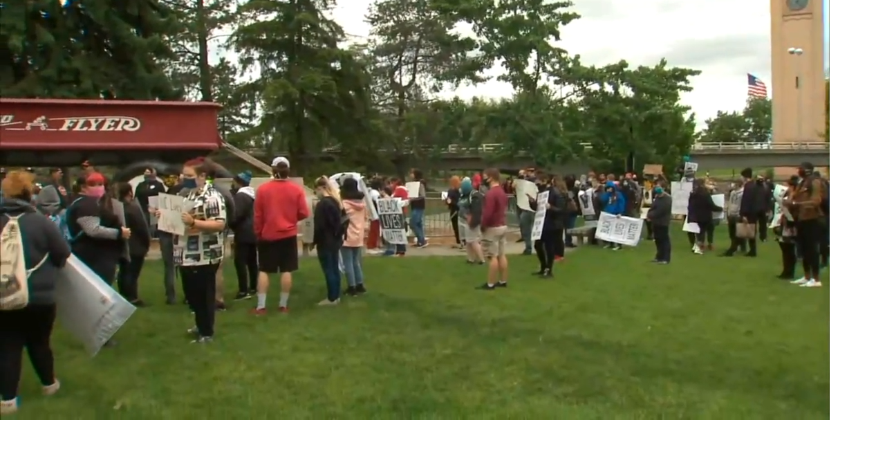 At least a thousand people march from the Red Wagon to the courthouse ...