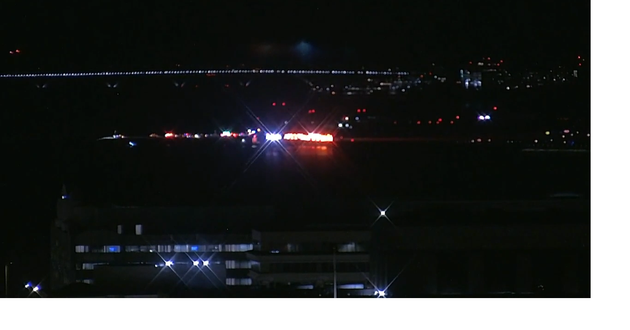 Plane crashes into Potomac River after collision with helicopter ...