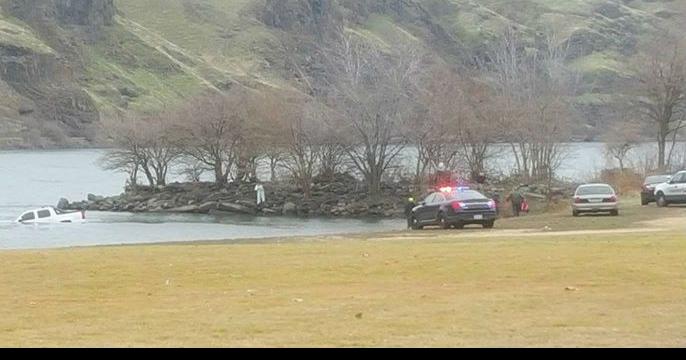 Asotin Police Chief, city employees, bystanders rescue man in river ...
