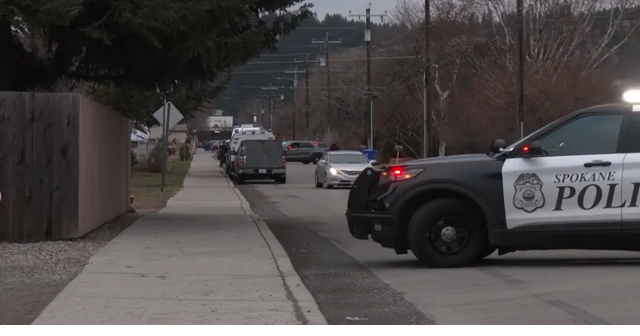 SWAT standoff in Spokane Valley, burglary suspect barricades themselves ...