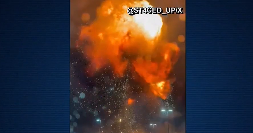 Plane with 6 aboard crashes in Philadelphia, setting homes ablaze and ...