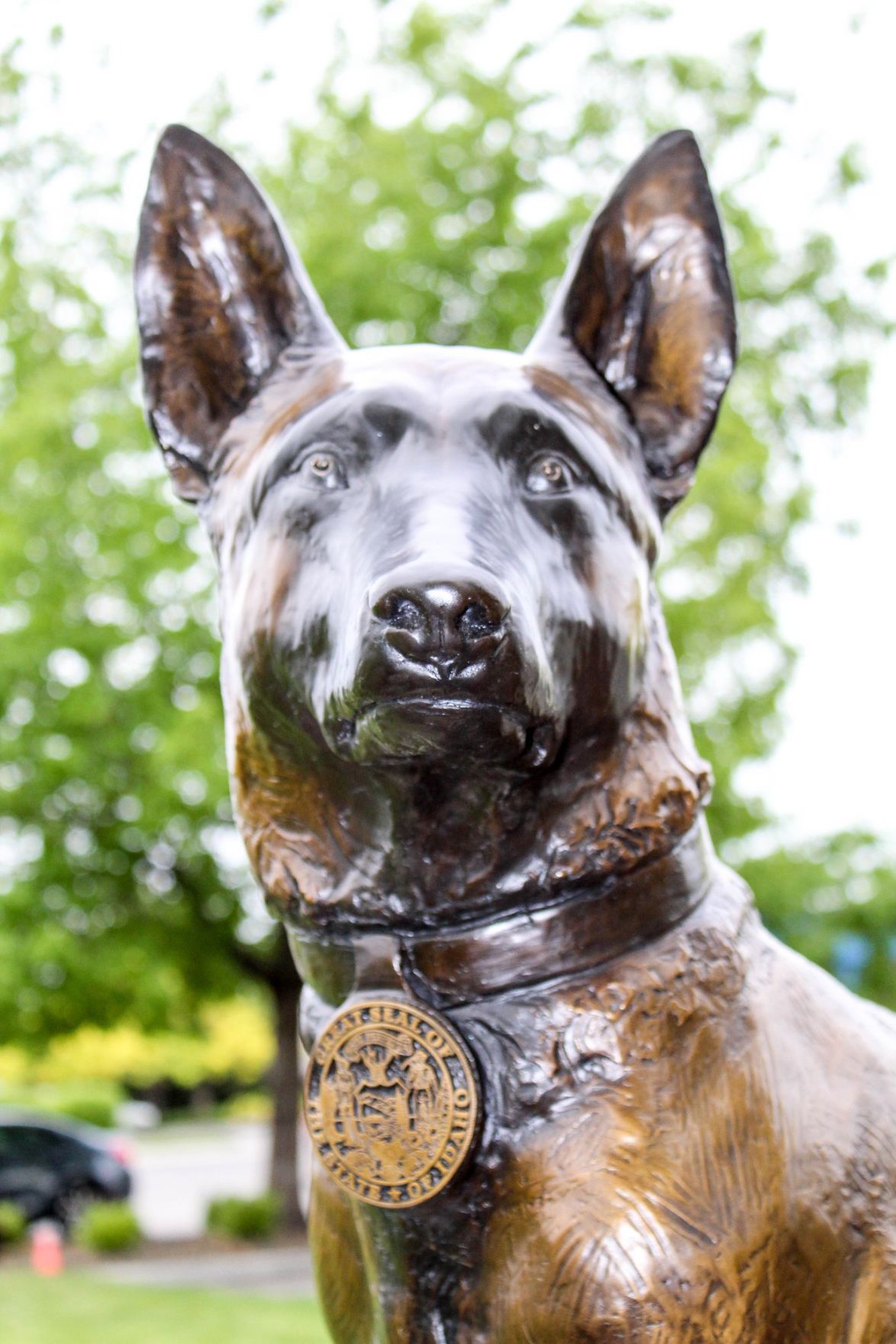 Memorial honoring fallen Idaho Police K9 officers unveiled outside ISP ...