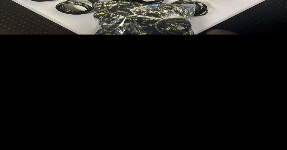 U of I students begin packing bracelets | | khq.com