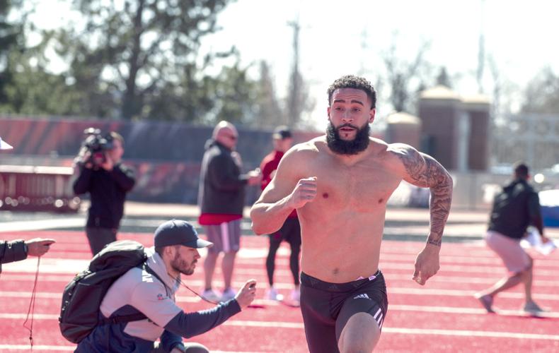 'It's just putting on a show': Eric Barriere shows off arm talent ...