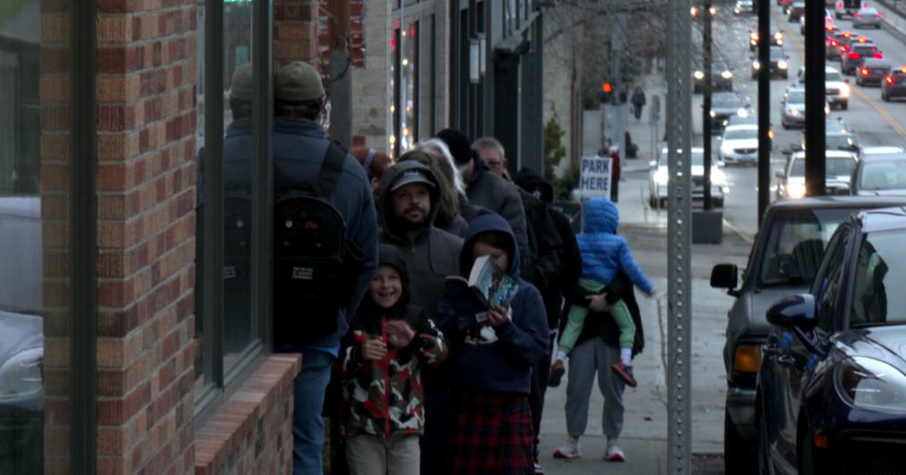 Birdie's Pie Shop in Spokane draws crowds for Thanksgiving desserts ...