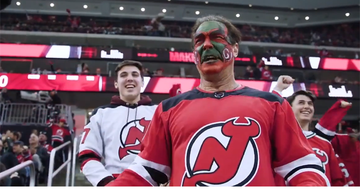 'Seinfeld' actor shows up at Devils game with face painted | Spokane ...