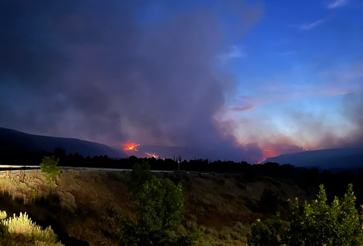 30 homes threatened due to 6,000 acre Riparia Fire in Whitman County ...