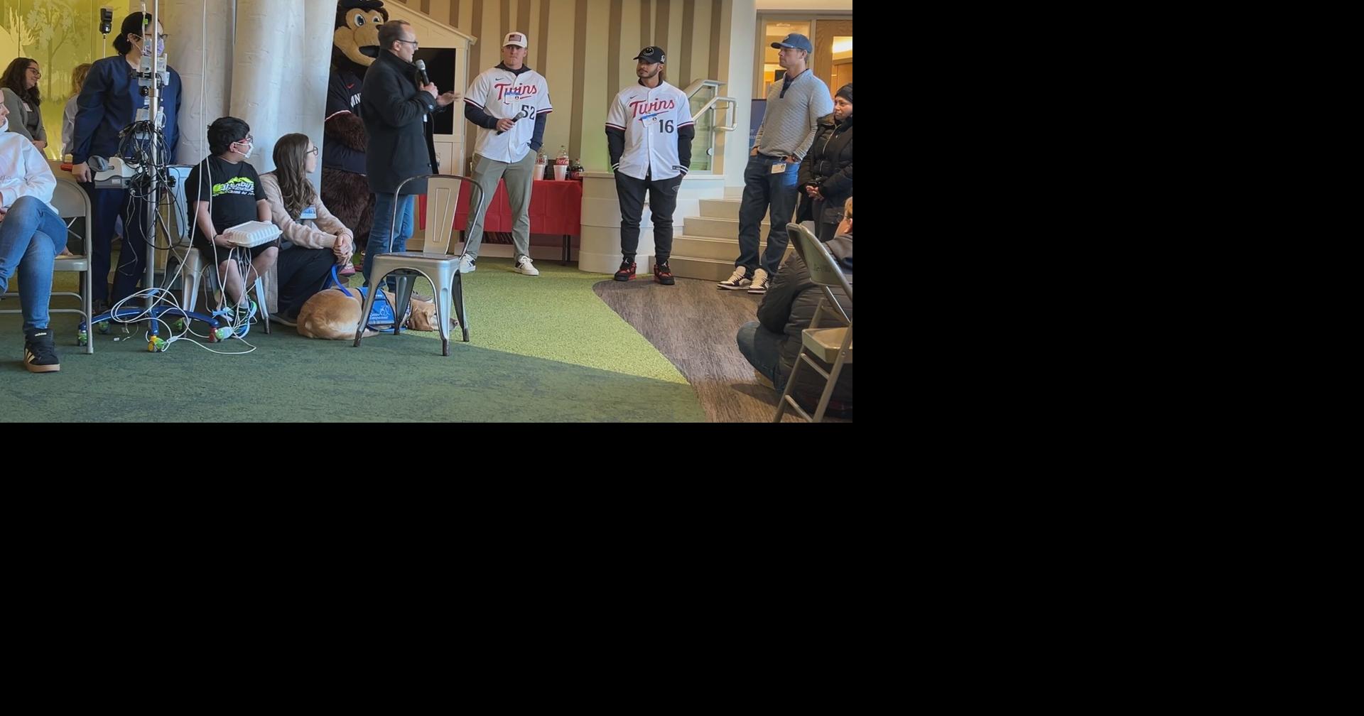 Twins Winter Caravan makes stop at Mayo Clinic | News | kimt.com