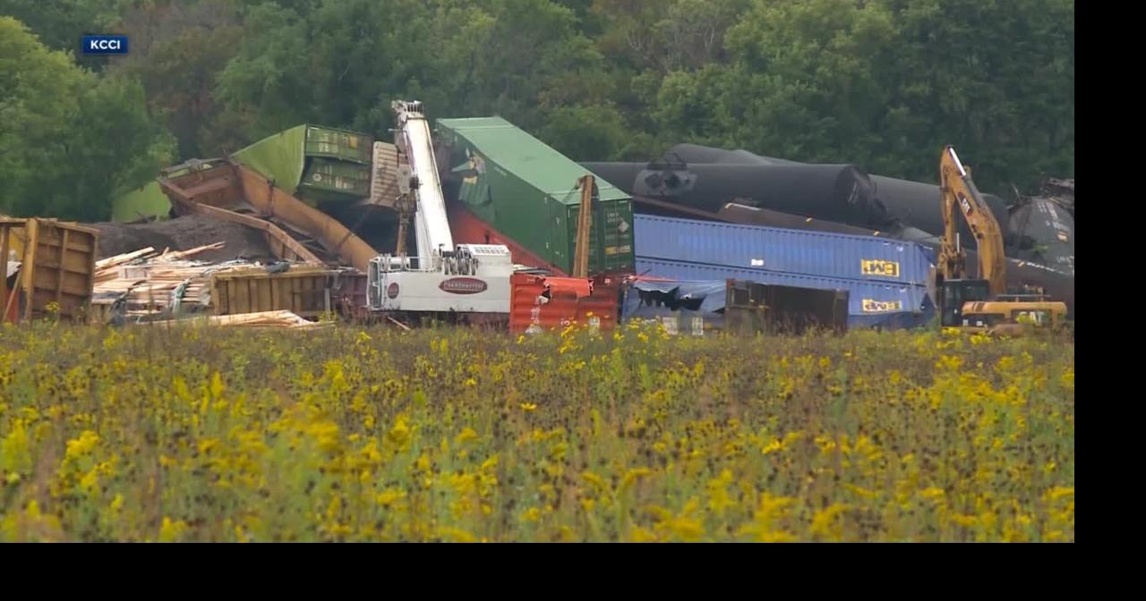 Union Pacific: 44 railcars carrying asphalt derail, spill substance ...