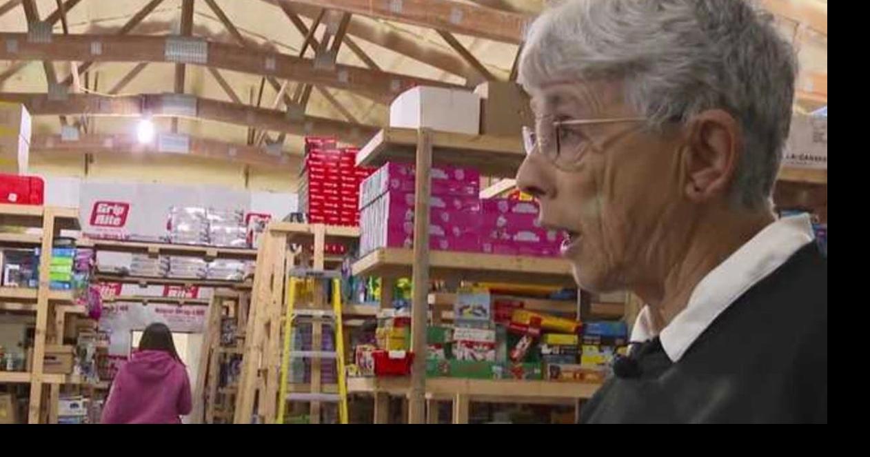 Real-life Mrs. Claus: Retired Iowa teacher provides Christmas gifts for ...