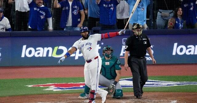 Guerrero hits 6th postseason homer and Blue Jays beat Mariners 6-2 to force Game 7 of ALCS ...