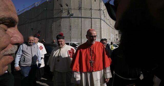 Thousands flock to Bethlehem to revive Christmas spirit after 2 years ...