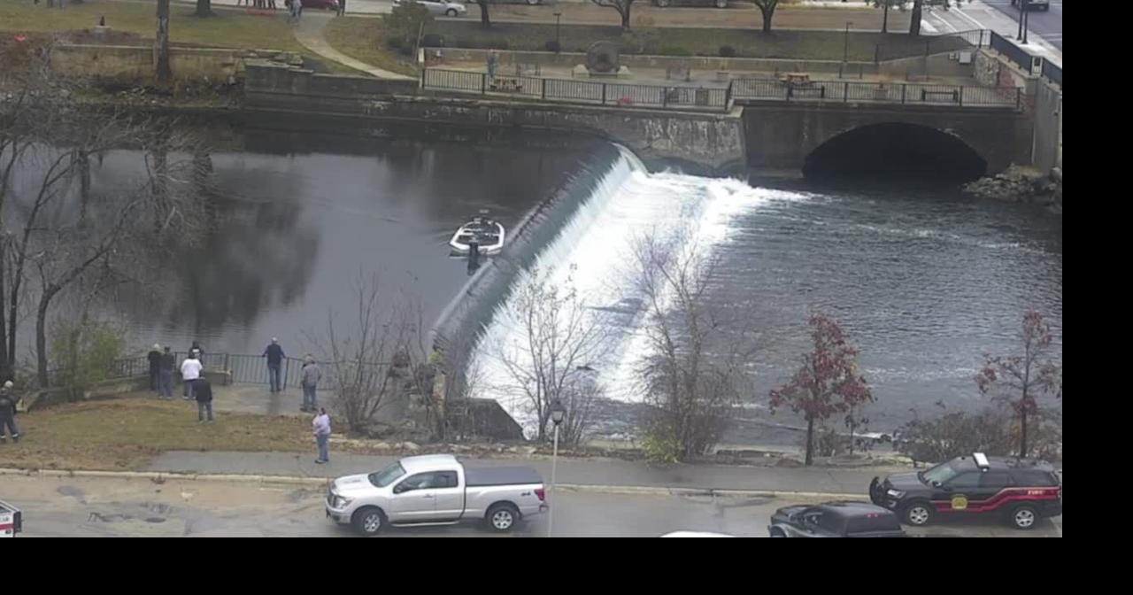 Charles City emergency crews work to keep boat back from Main Street ...