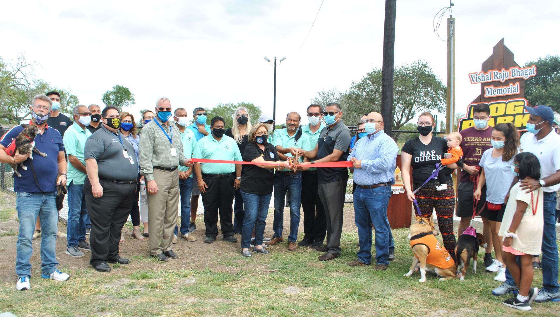 ‘WOOF!’ Dog Park opens at Dick Kleberg Park | News | kingsvillerecord.com