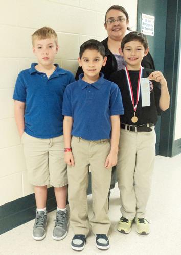 Perez Elementary recognizes UIL participants, winners | | kingsvillerecord.com