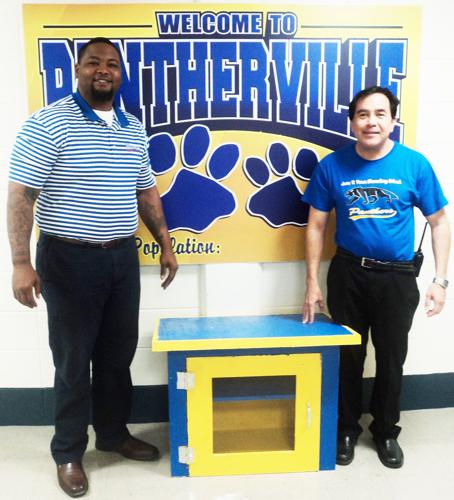 Perez Elementary receives little library from TAMUK | Education ...