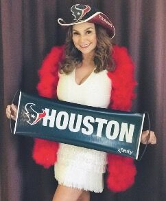 Debbie the Texan is the No. 1 fan celebrity | News | kingsvillerecord.com