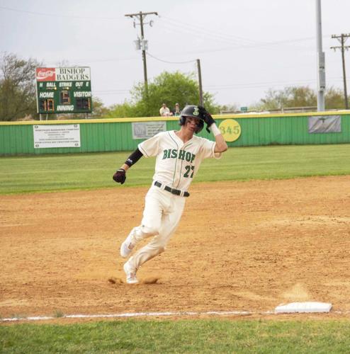 Bishop Badgers win five in a row | Sports | kingsvillerecord.com