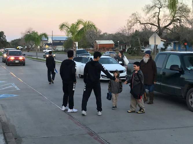 Brahma basketball team visits Harvey, Kleberg elementary schools | News ...