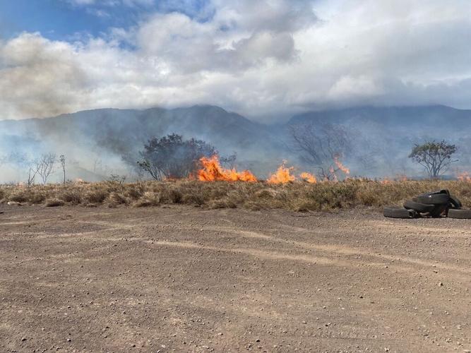 Kahili brush fire contained by 75% and closes Maui highways | Local ...