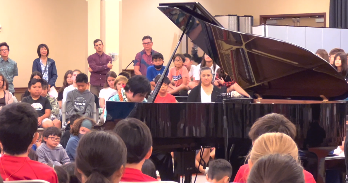 Blind virtuoso Nobuyuki Tsujii mesmerizes 300 Iolani students with piano mastery | Local | kitv.com