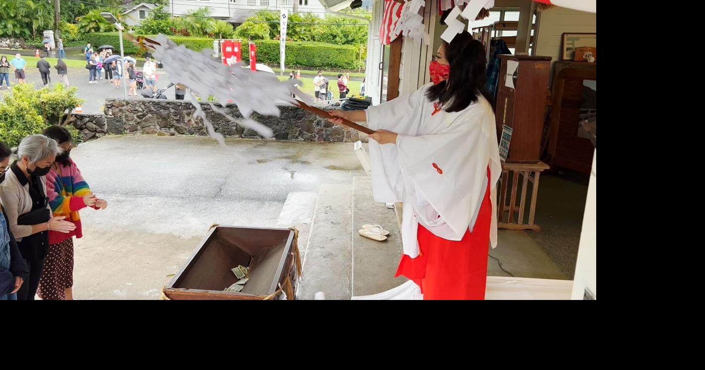 Thousands get Shinto blessing for New Year's luck | News | kitv.com