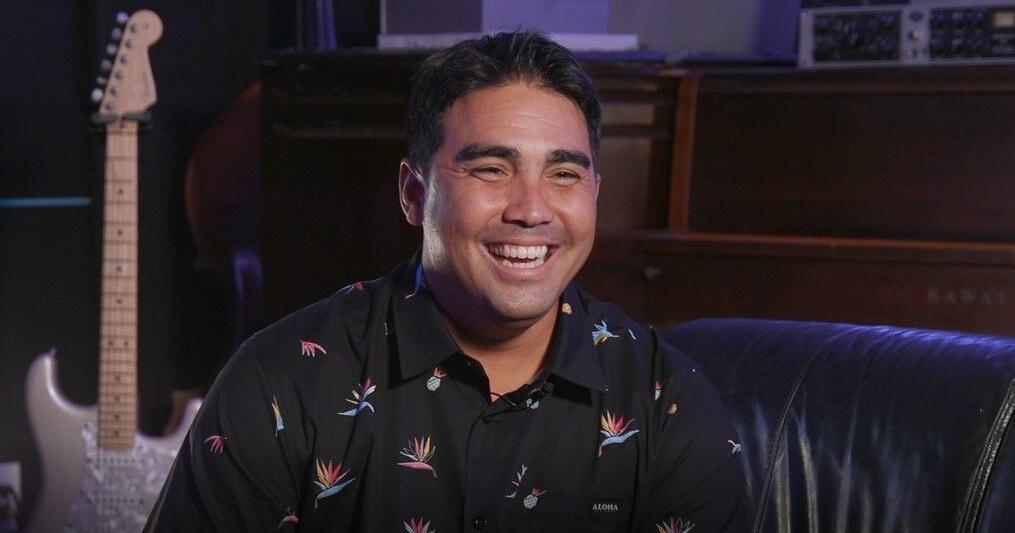 Kolohe Kai's Roman De Peralta reacts to Iam Tongi singing his hit 'Cool ...