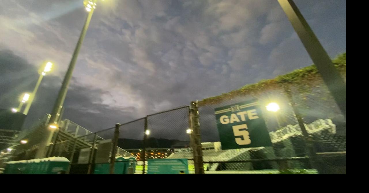 First UH home game has fans fired up, even with the first loss of the ...