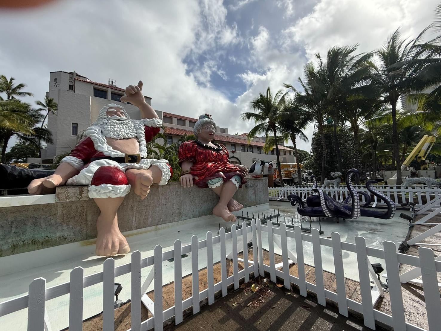 Shaka Santa and Tūtū Mele arrive at Honolulu Hale | Local | kitv.com