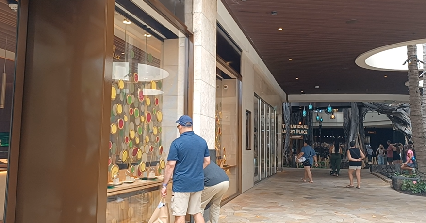 Hawaii retailers consider value of having staff wearing body cameras ...