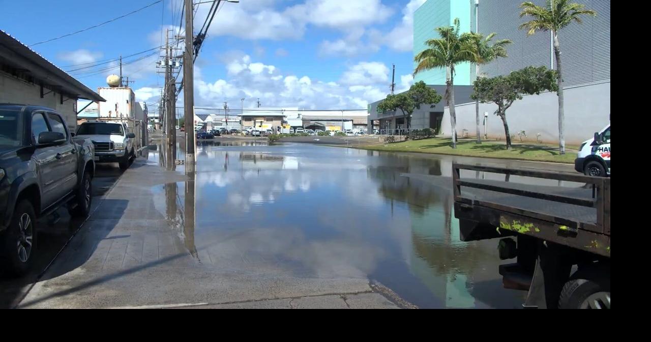 King tides floods Mapunapuna Streets and forced road closures | News ...