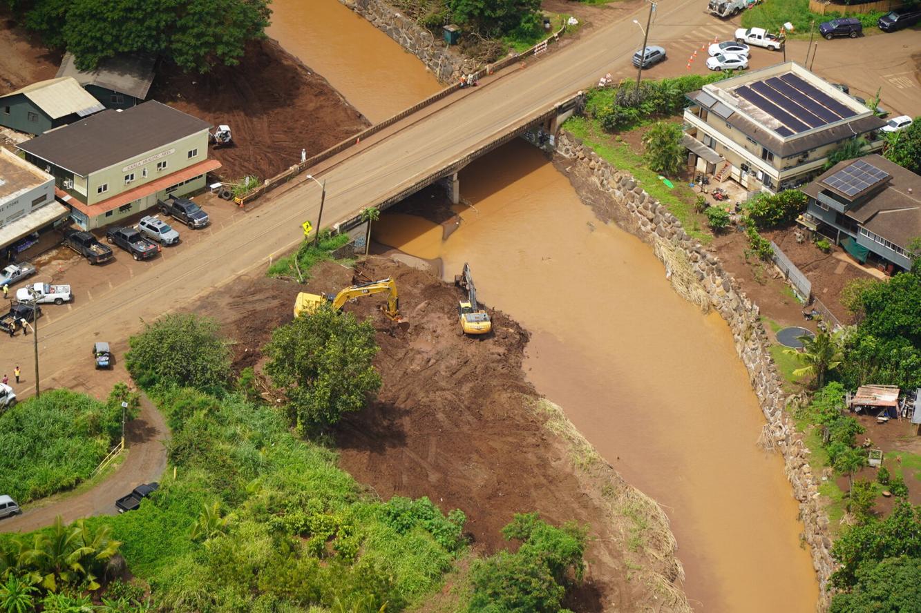Kona low aftermath: Mayor surveys Oahu flood damage from the air ...