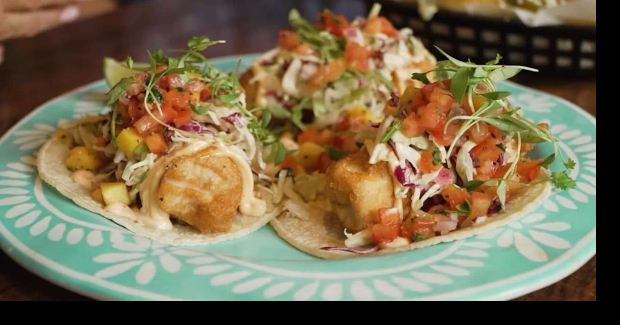 Hawaii Living with Anne Lee | Kuhio Avenue Food Hall in Waikiki | Video ...