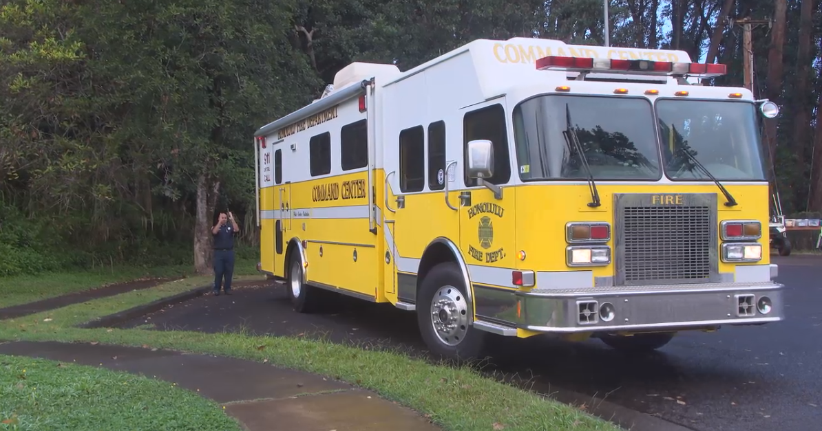 Honolulu fire crews battle Mililani Mauka fire, aided by showers ...