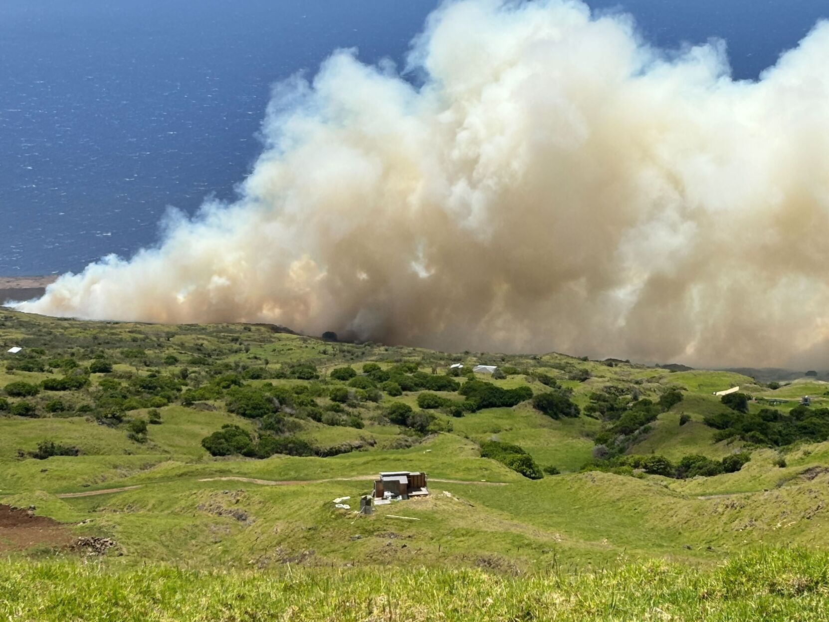 Evacuation ordered in Kahikinui as brush fire spreads | Local | kitv.com