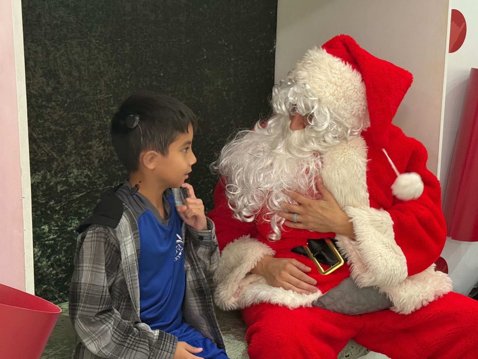 Deaf Santa brings holiday joy to Hawaii's deaf community | Local | kitv.com
